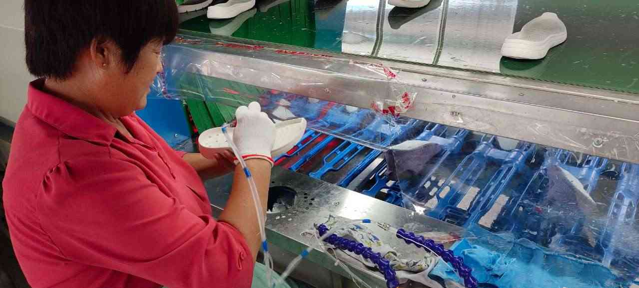 Explore the production process of making canvas shoes - RoadTek