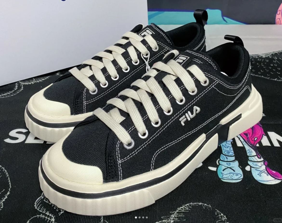 Popular styles of canvas shoes you need to know in 2024 - RoadTek